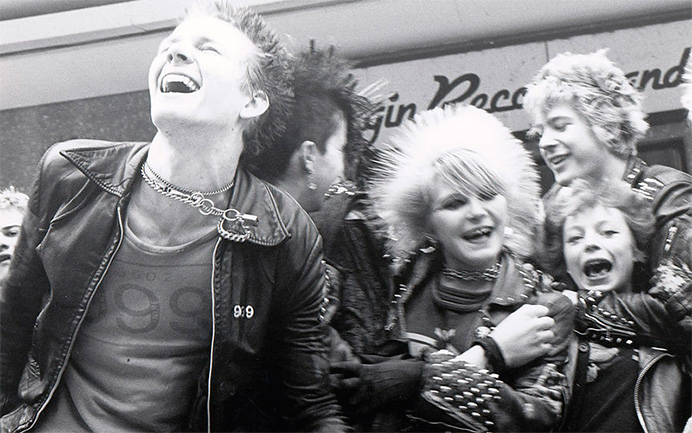 No aniversário de 40 anos da revolução musical e fashion, o Punk, segue ...