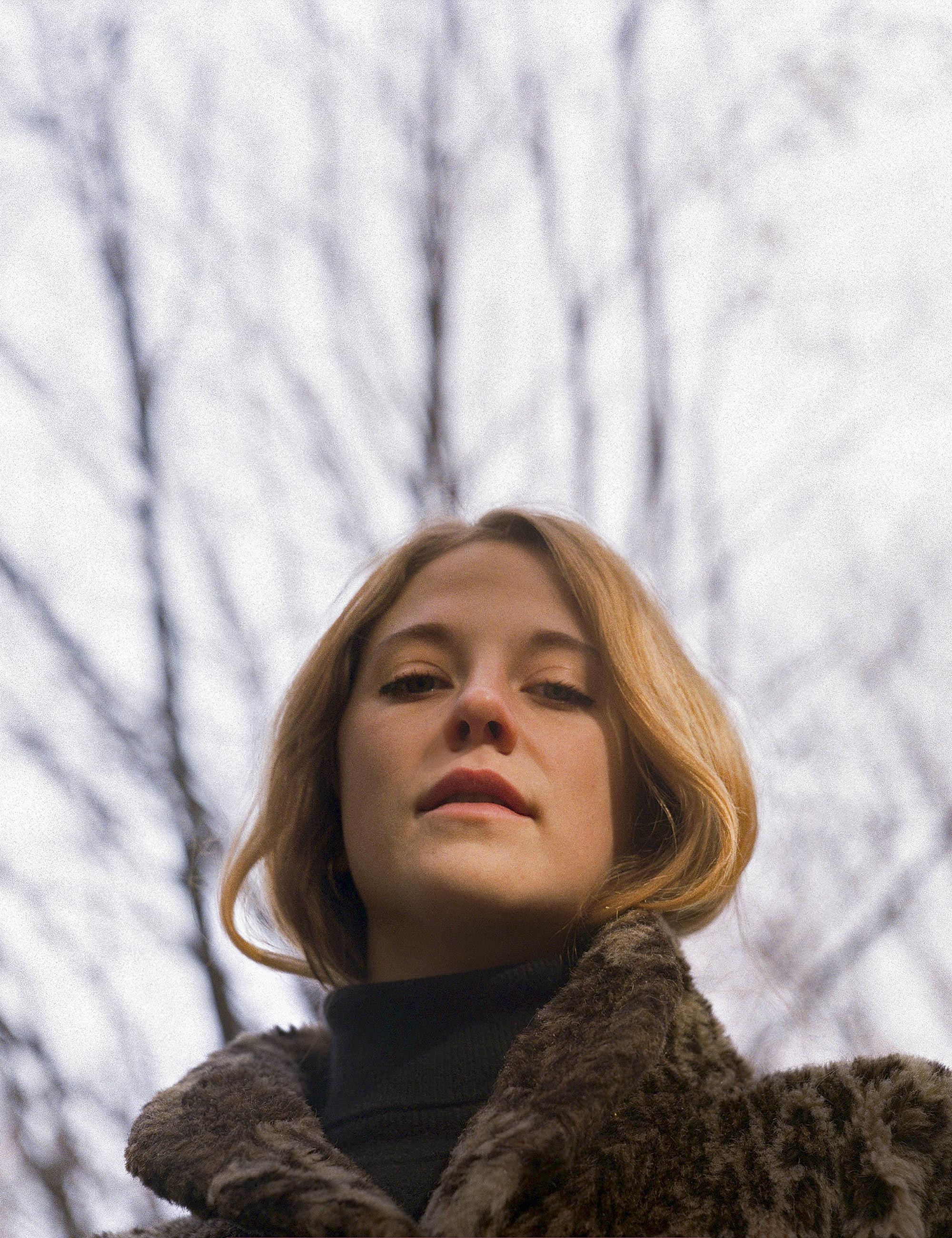 Helena Deland: revelação do "pop sincero" é fã de João Gilberto e CSS ...