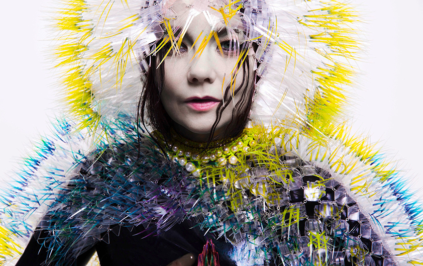 Björk: veja os looks mais icônicos da artista - Harper's Bazaar » Moda ...