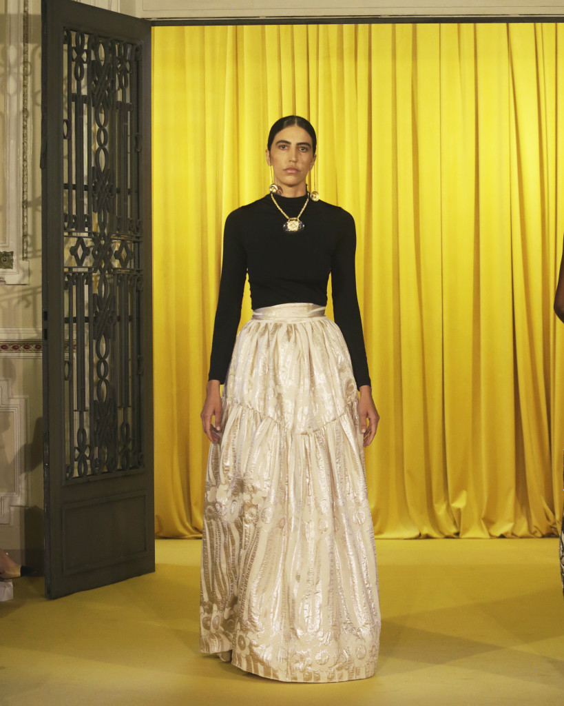 Cor e drama: Cris Barros se inspira no teatro italiano em novo ...