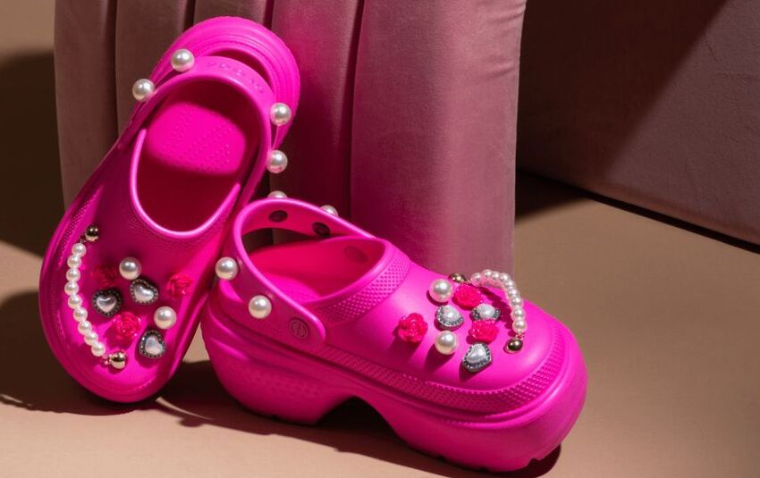 Crocs lança coleção inédita que une elementos fashion - Harper's Bazaar ...