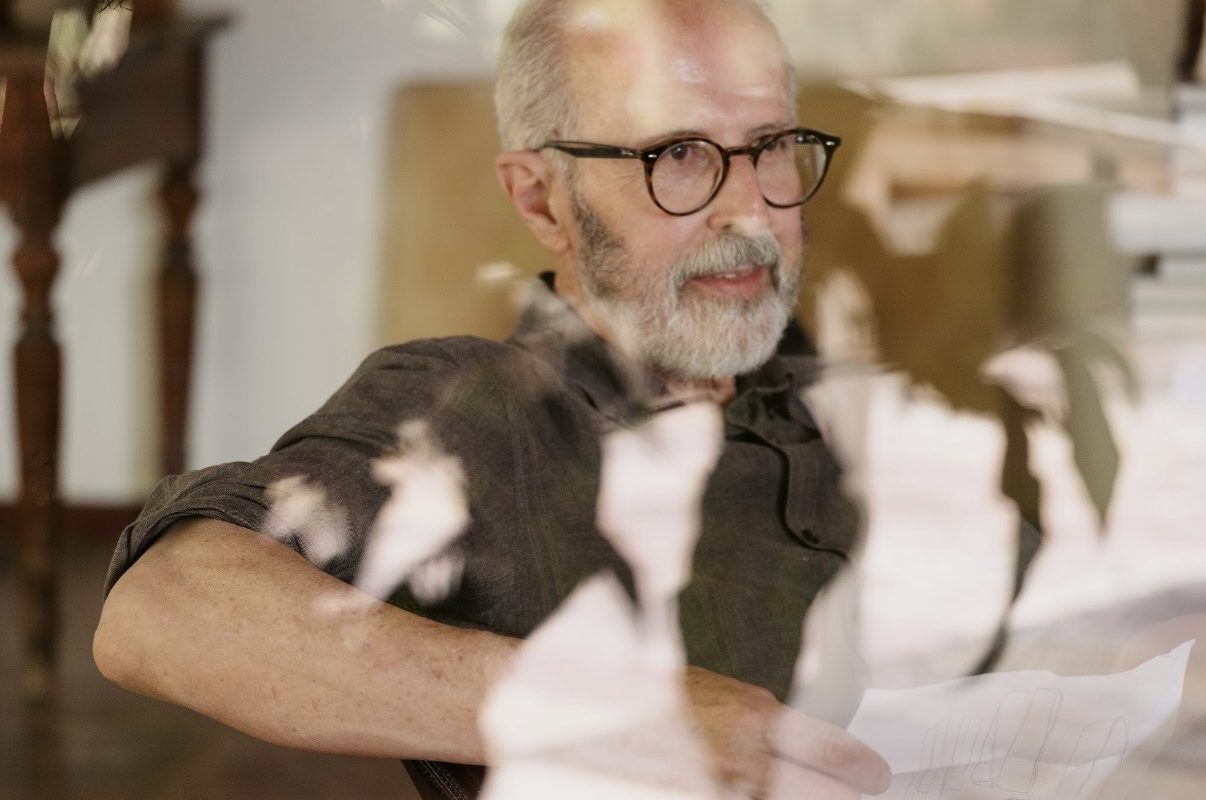 Domingos Tótora molda criações sob uma lógica temporal particular ...